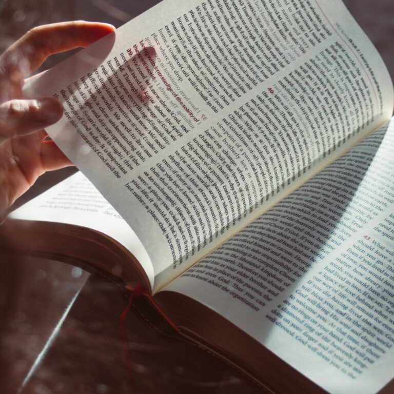 Speed Reading vs Intensive Reading: Differences & Similarities - Iris Reading